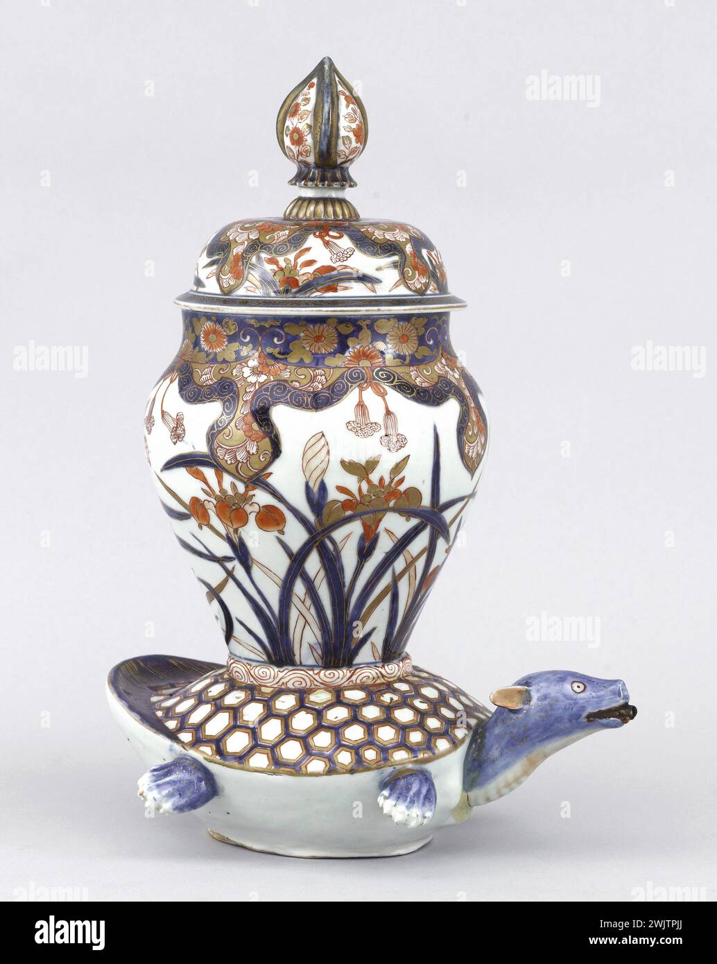 Fountain vase, Japan. Porcelain, Imari decor, 18th century. Museum of ...
