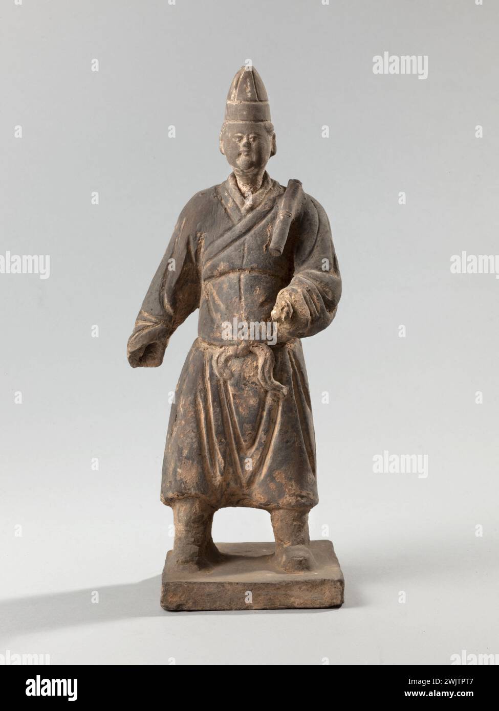Male character mingqi. Terracotta and traces of polychromy. Paris ...
