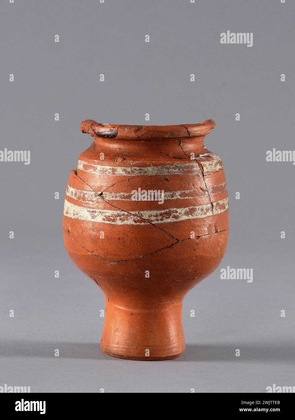 Painted ceramic cup. Low-Empire. Paris, Carnavalet museum. Painted ...