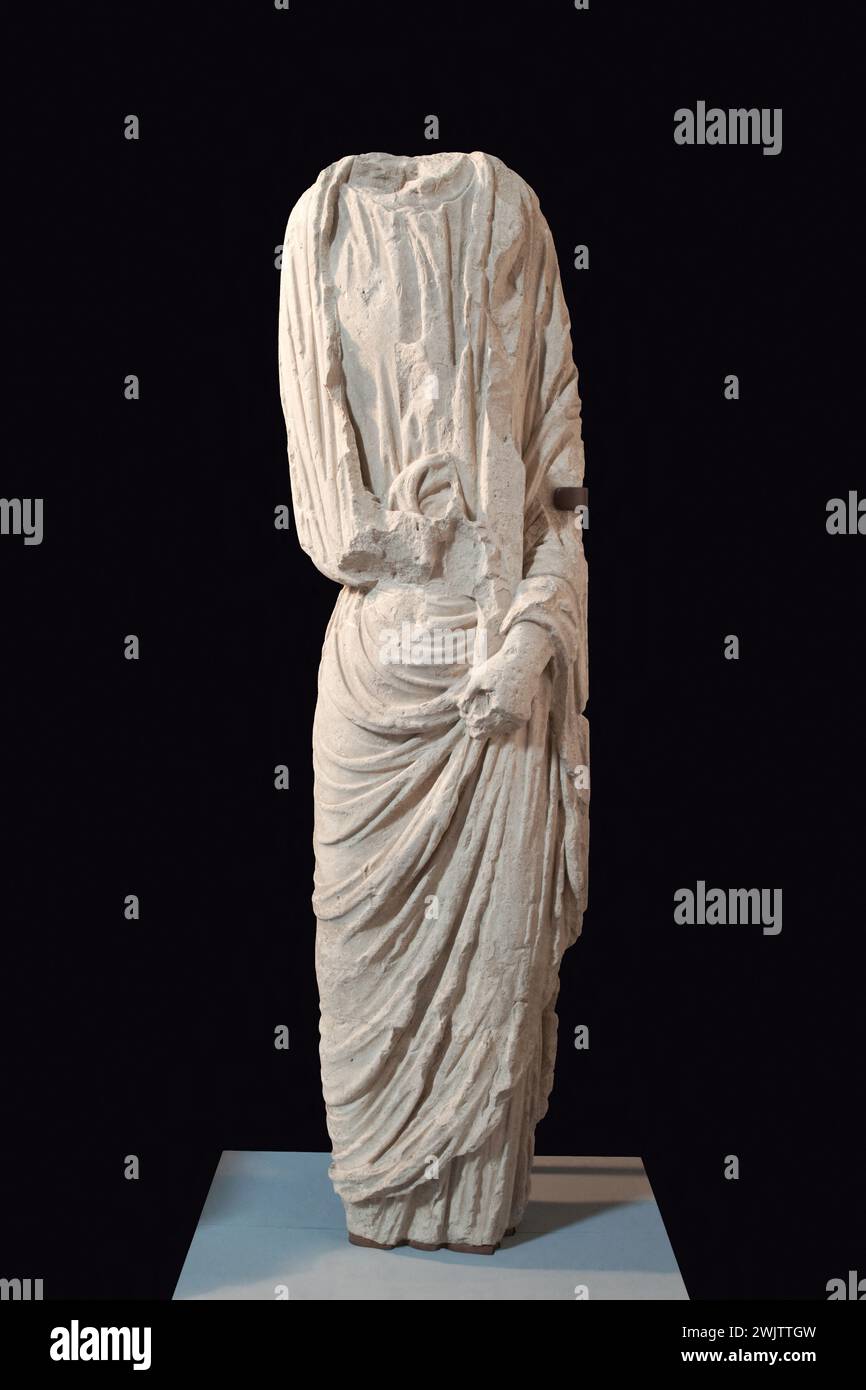 Statue acephale hi-res stock photography and images - Alamy