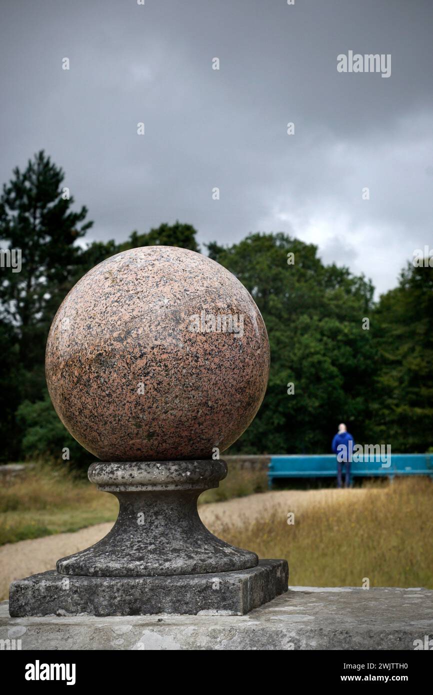 Looking over garden wall hi-res stock photography and images - Alamy