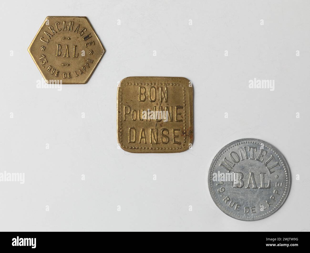 Without legend. Brass, relief, right. Paris, Carnavalet museum. 54516-3 ...