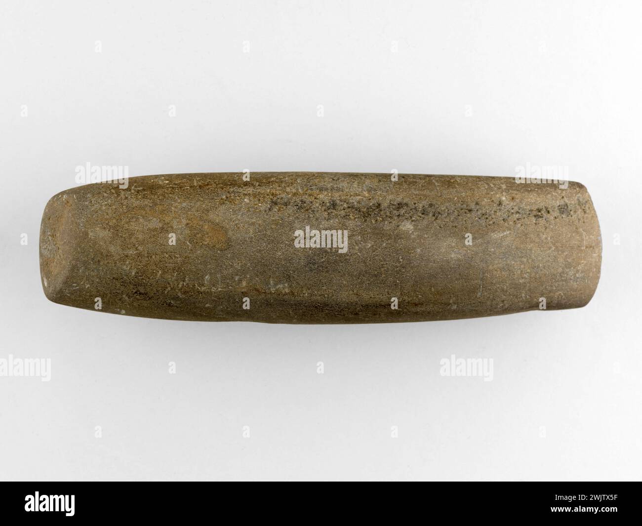 Perforated corner. Neolithic. Size and polishing. Coming from ...