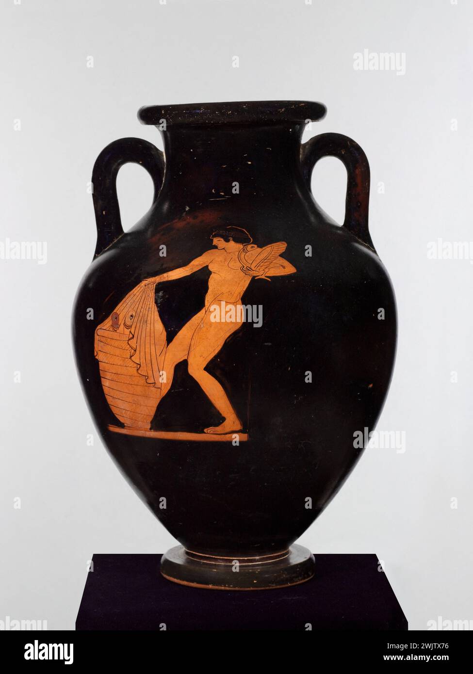 Flying angel painter. Amphora. Red figures. 490 BC. AD Museum of Fine ...