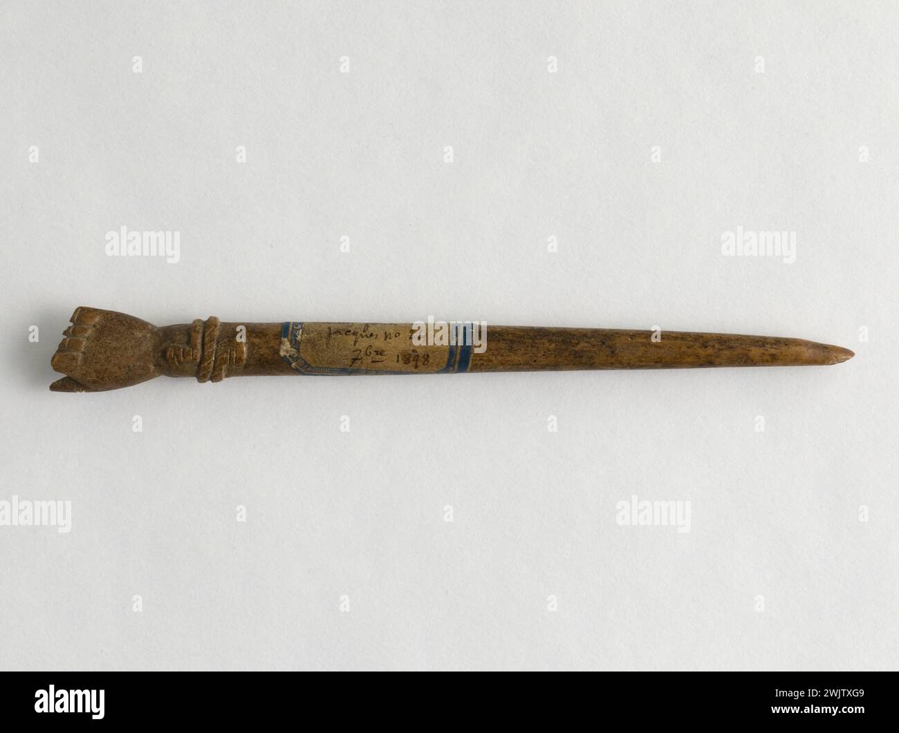 Hair pin. Gallo-Roman. Bone. Paris, Carnavalet museum. Hair and Gallo ...