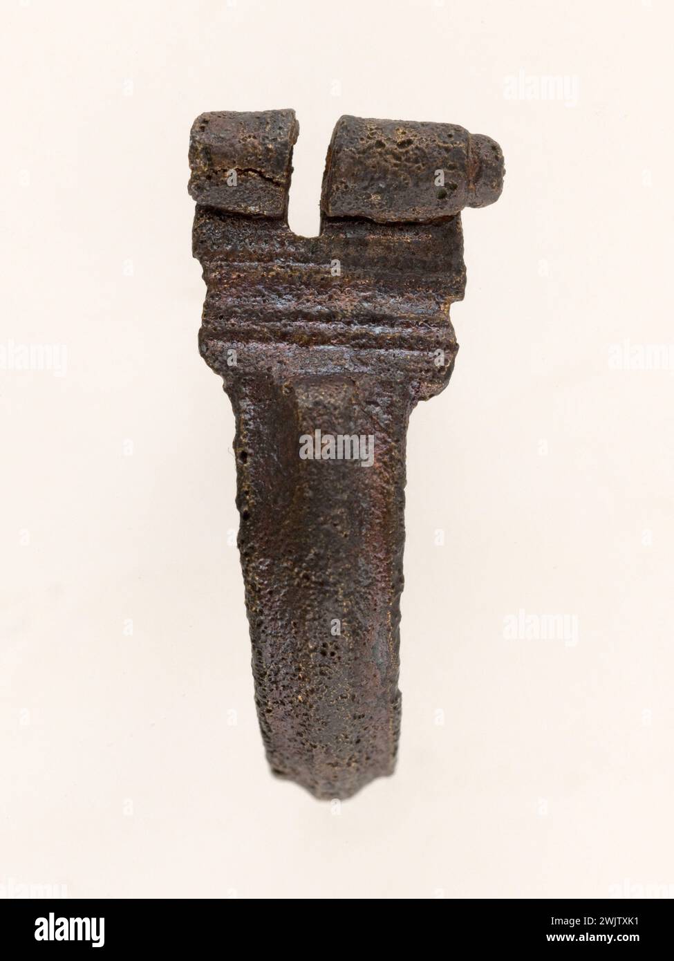 Fibula. Copper alloy. Gallo-Roman. Paris, Carnavalet museum. 51463-8 ...