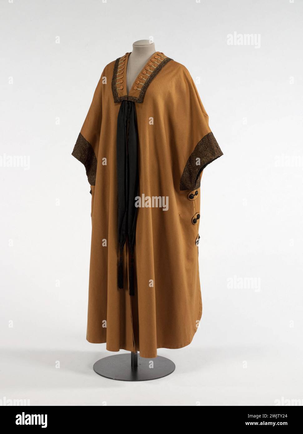 Tulle marron hi-res stock photography and images - Alamy