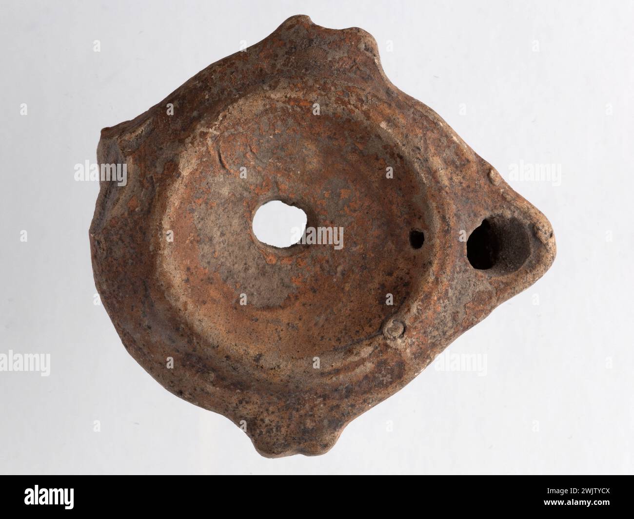 Oil lamp. Terracotta. Late Antiquity. Paris, Carnavalet museum. 50034-5 ...