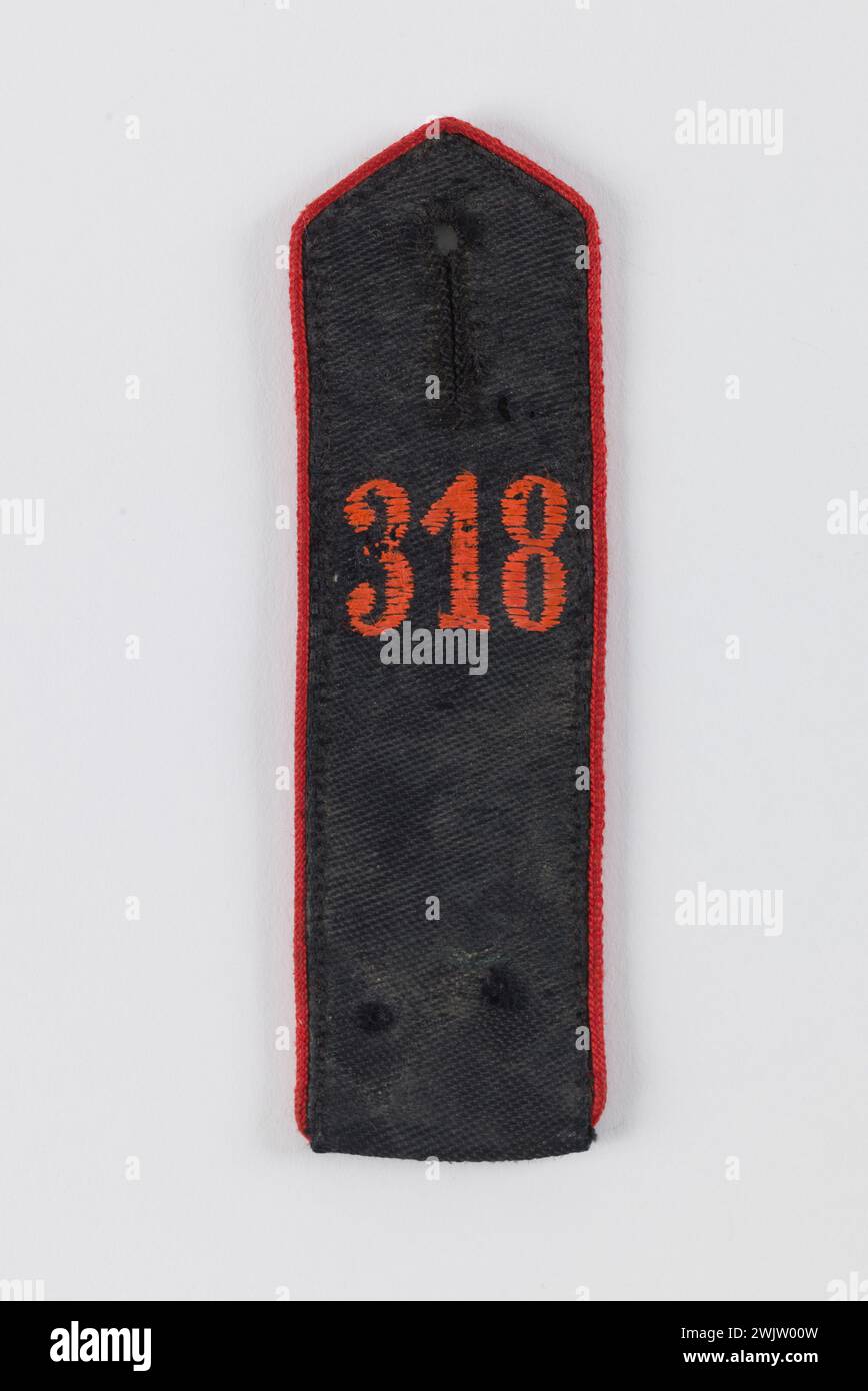 Anonymous. "Shoulder paw of the Hitler Youth" 318 ". Weaving. 1933-1945 ...