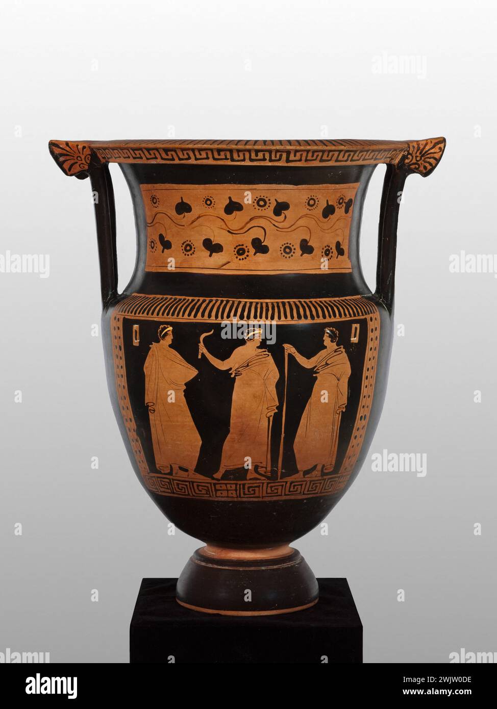 Column crater. Ceramics with red figures with highlights of white and ...