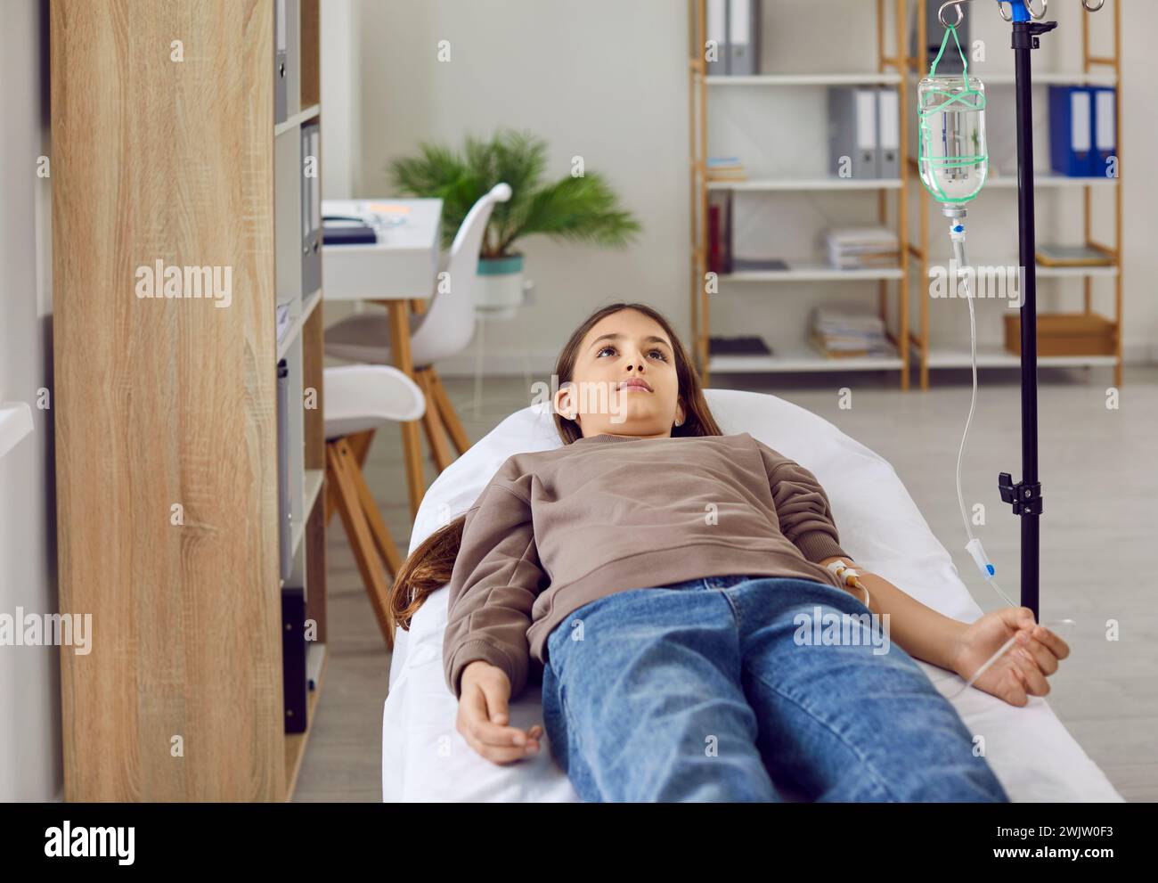 Child infusion drip hi-res stock photography and images - Alamy