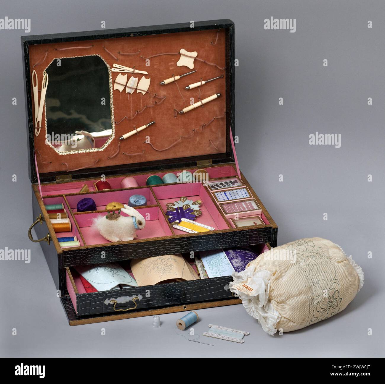 Au bon marché 1900 hi-res stock photography and images - Alamy