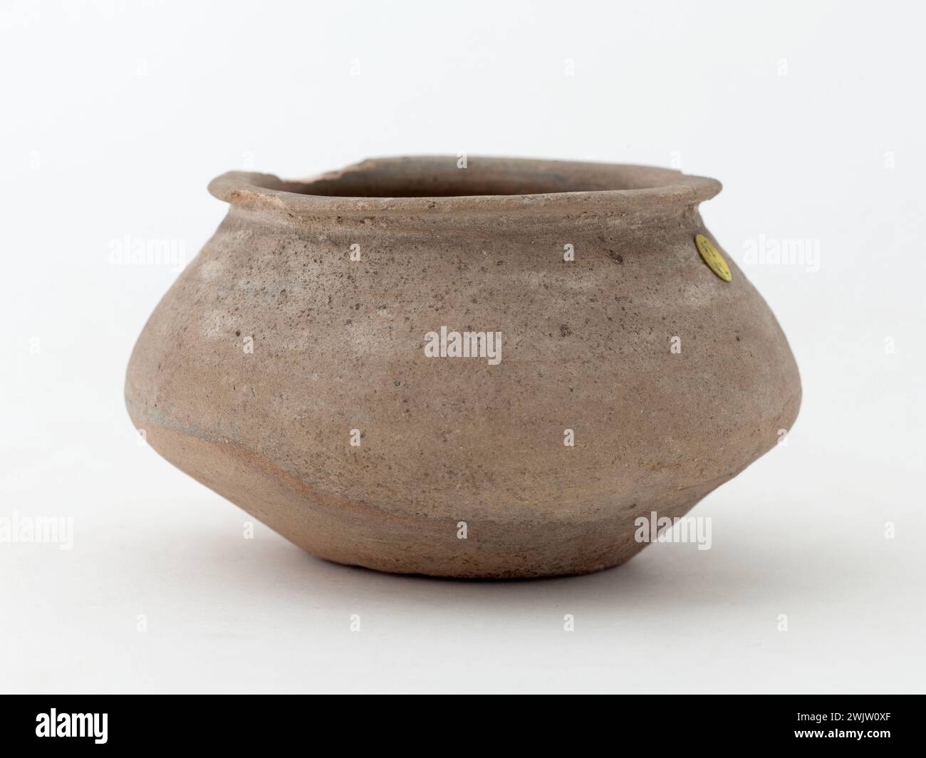 Globular pot ". Terracotta. Vietnam-Xe-Xive s. Paris, Cernuschi museum ...