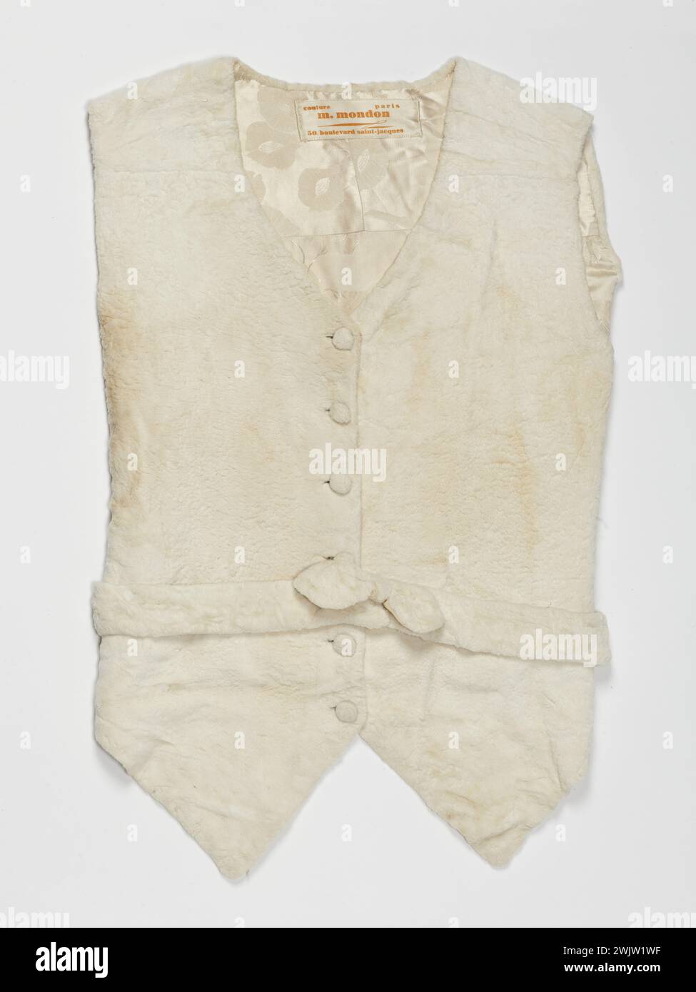 Mondon M., 1920, Ivory synthetic fur, lining in ivory silk with Palais ...