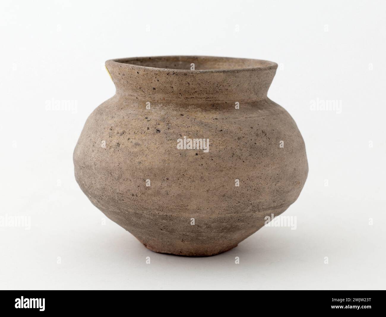 Ovoid pot with flared collar ". Terracotta. Vietnam-Xe-Xive s. Paris ...