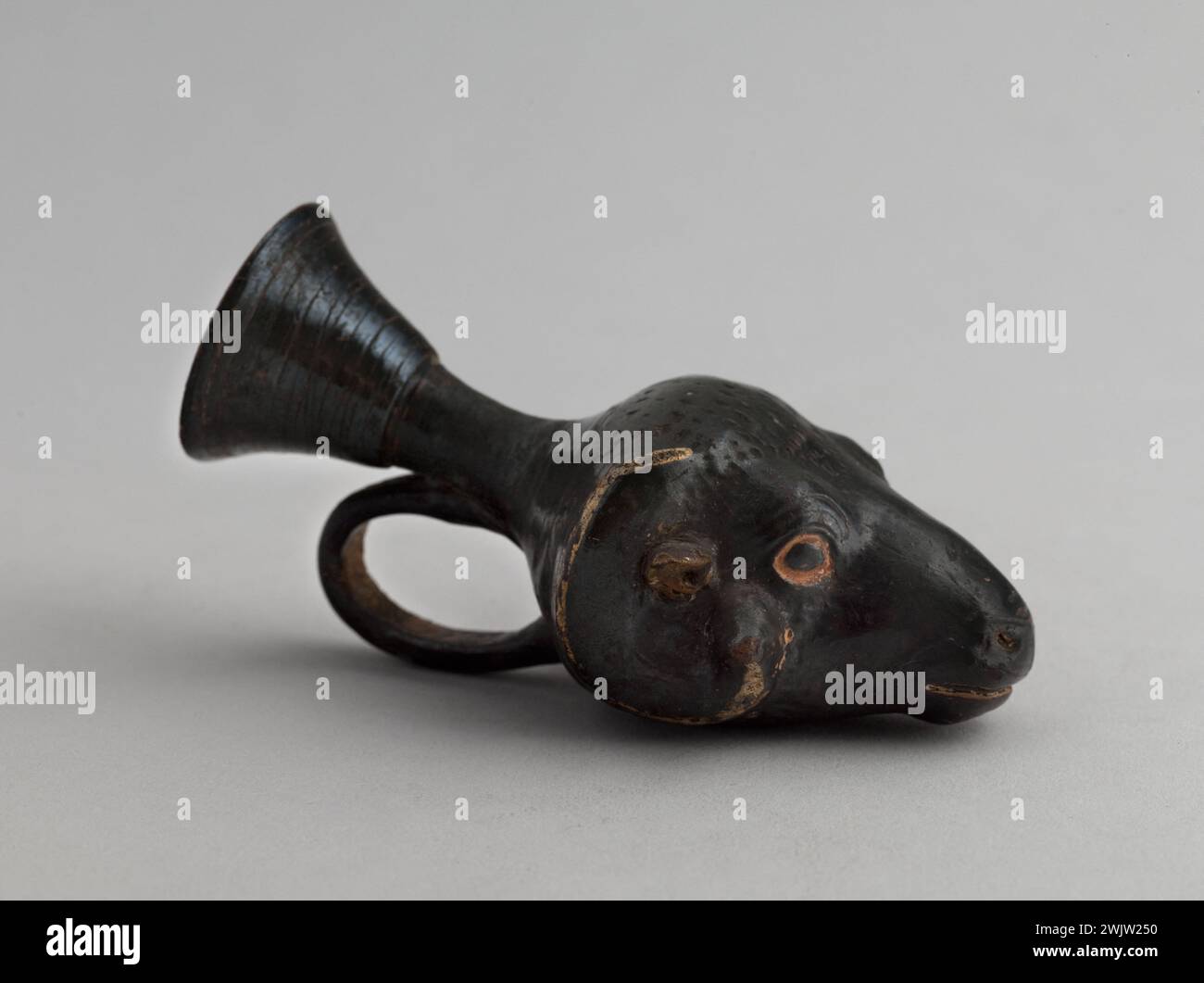 Vase zoomorphe hi-res stock photography and images - Alamy
