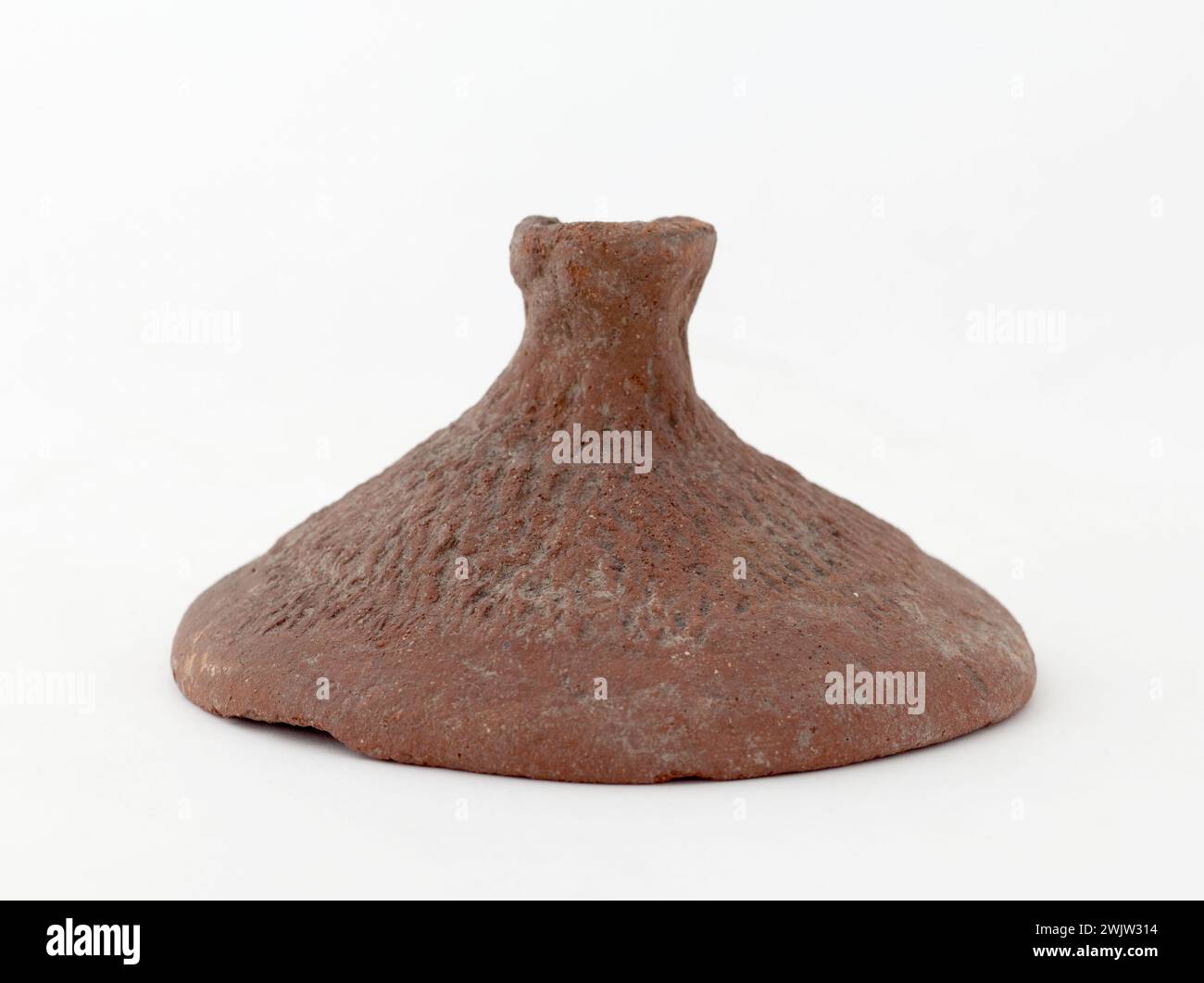 Conical shaped lid. Terracotta. Vietnam-Xe-Xive s. Paris, Cernuschi ...