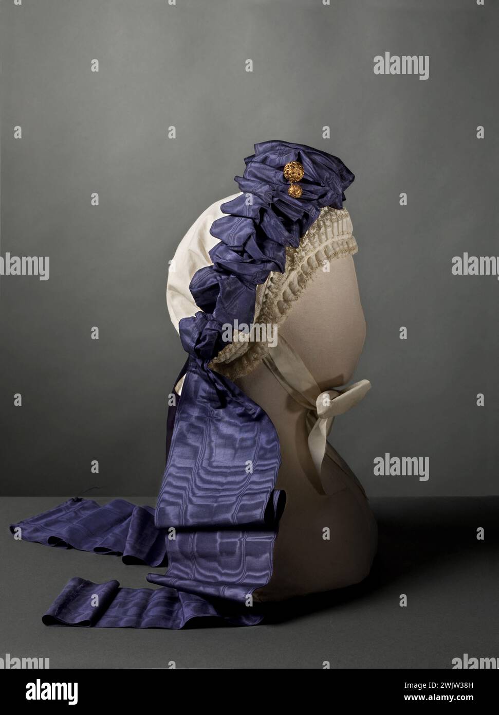 Boule pendentif hi-res stock photography and images - Alamy