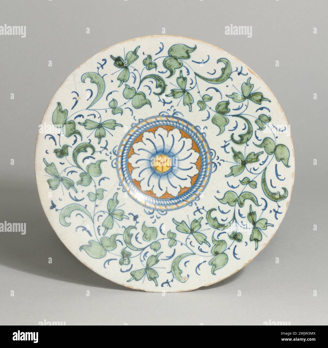 Plate with vegetable decorative patterns, Italian majolica of Deruta ...
