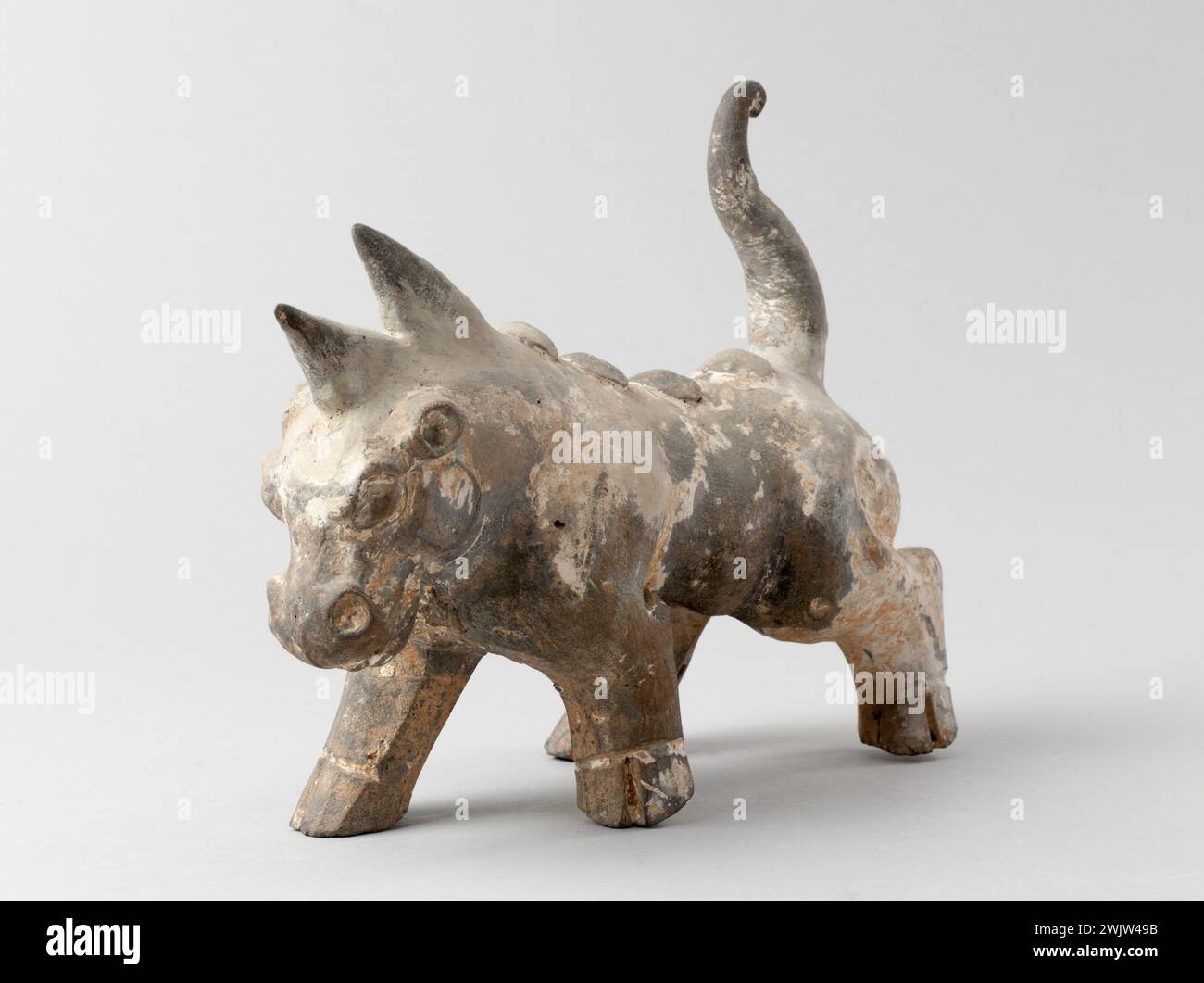 Mingqi fantastic animal ". Terracotta. Dynasty of Jin. Paris, Cernuschi ...