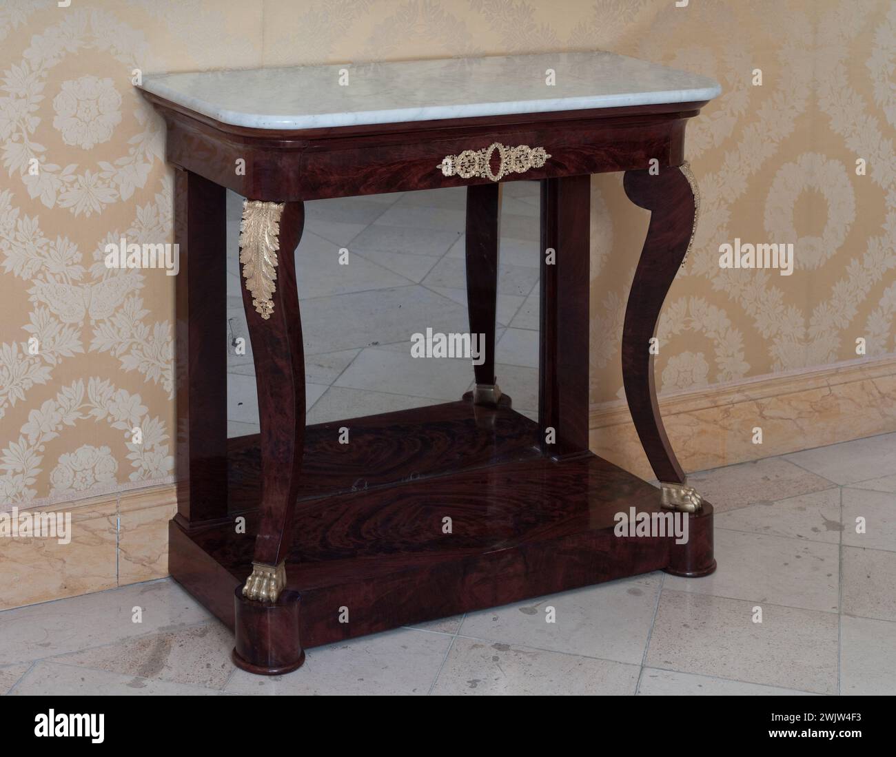 Console ". Building: oak; Ronceux mahogany plating; gilded bronze ...