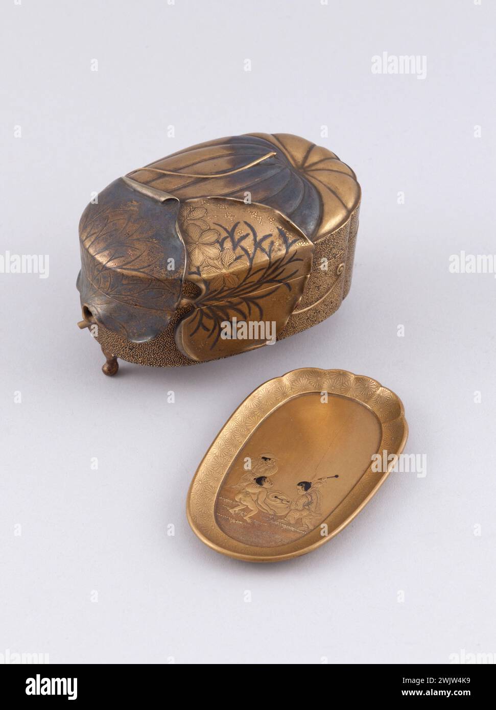 Anonymous. Golden lacquer perfume box in the shape of a double squash ...