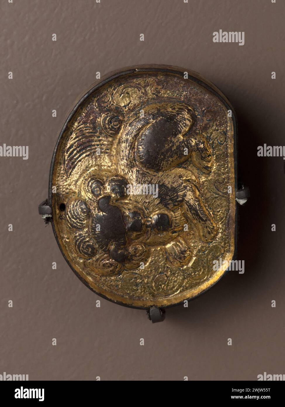 Belt buckle ". Bronze. China, Tang dynasty. Paris, Cernuschi museum ...