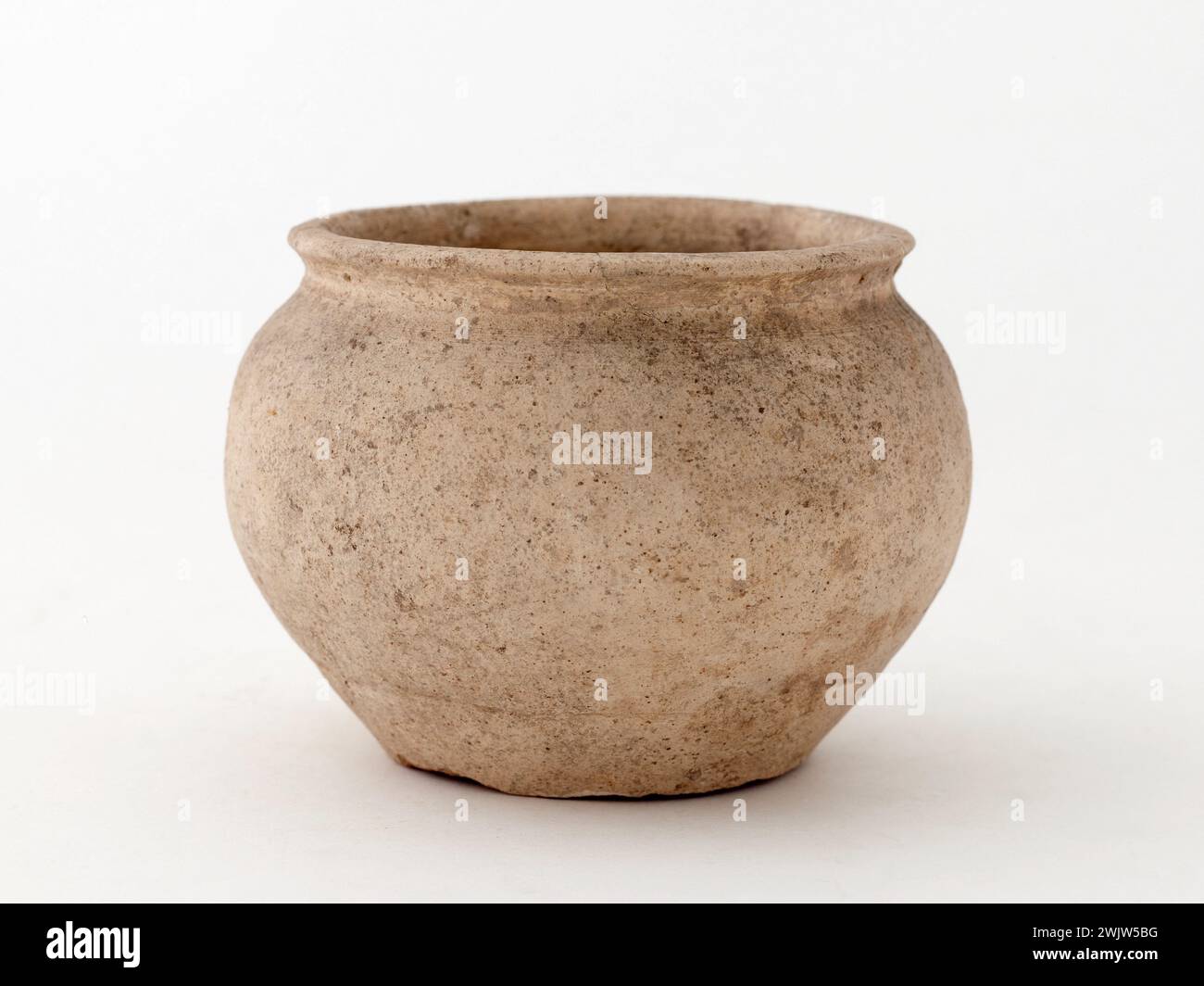 Globular pot with small flared collar ". Terracotta. Vietnam-Xe-Xive s ...