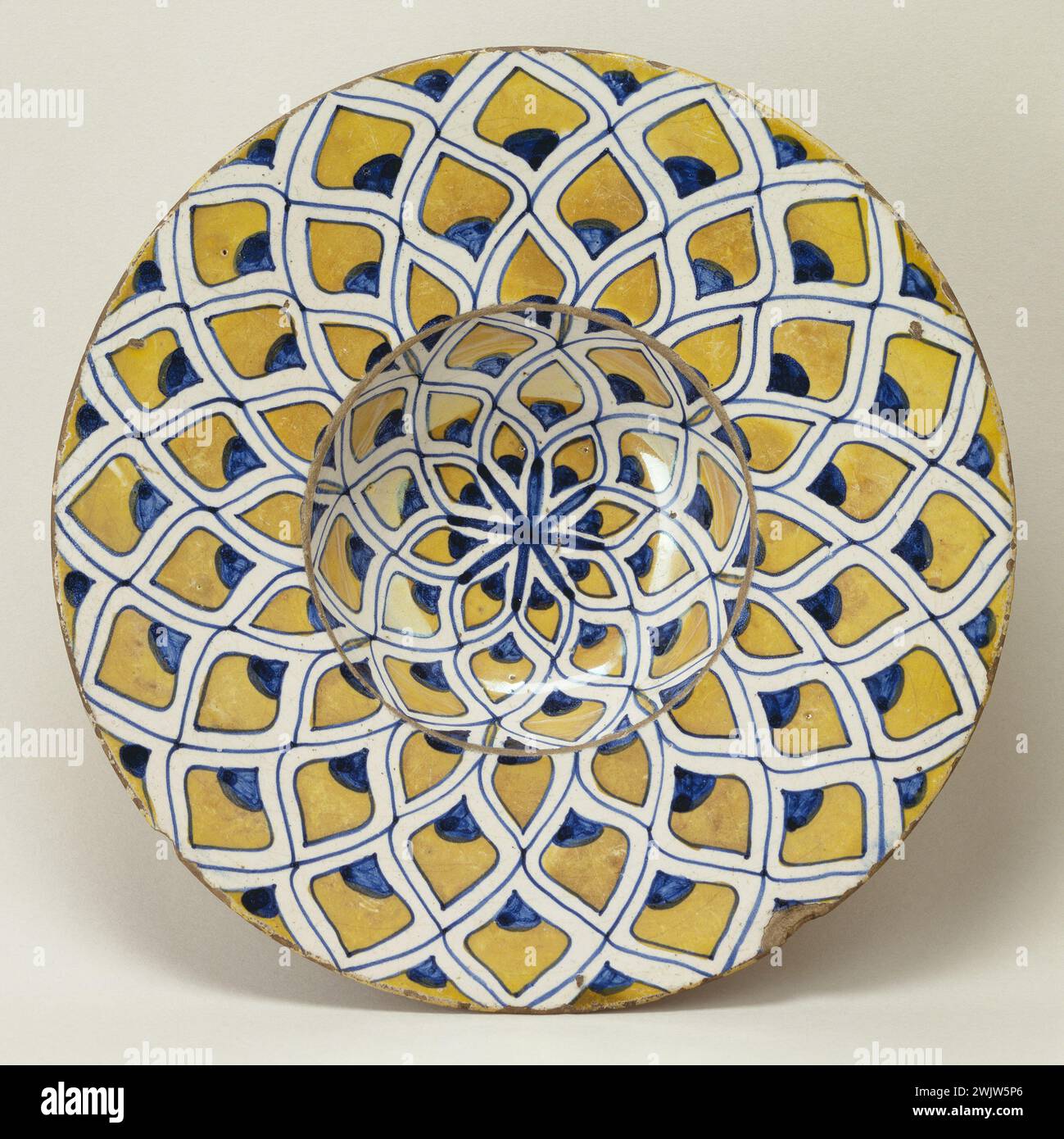 Decorative patterns of peacock feathers, Italian Majolique de Deruta ...