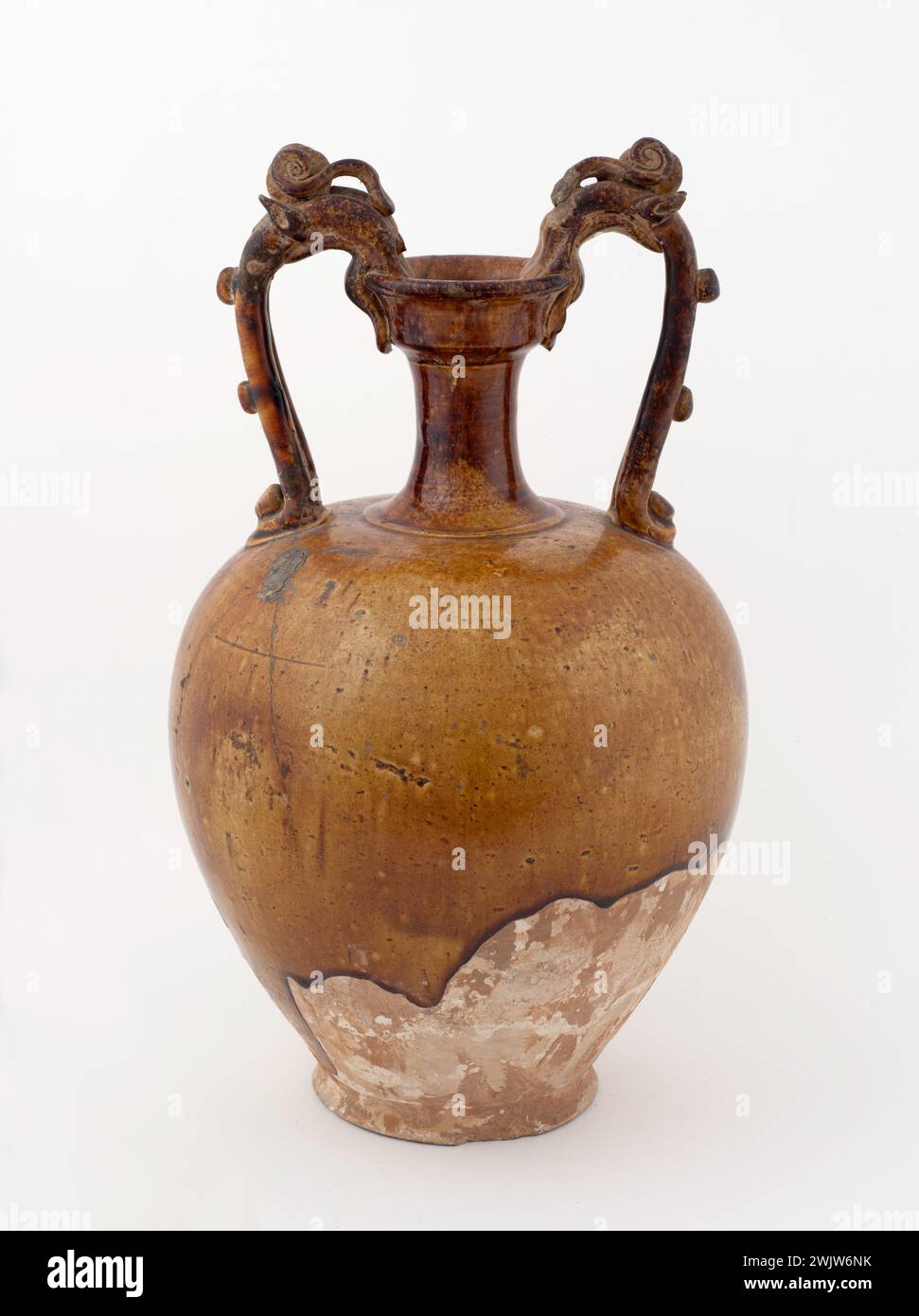 Amphora ". Ceramic. China, Tang dynasty. Paris, Cernuschi museum. 73679 ...