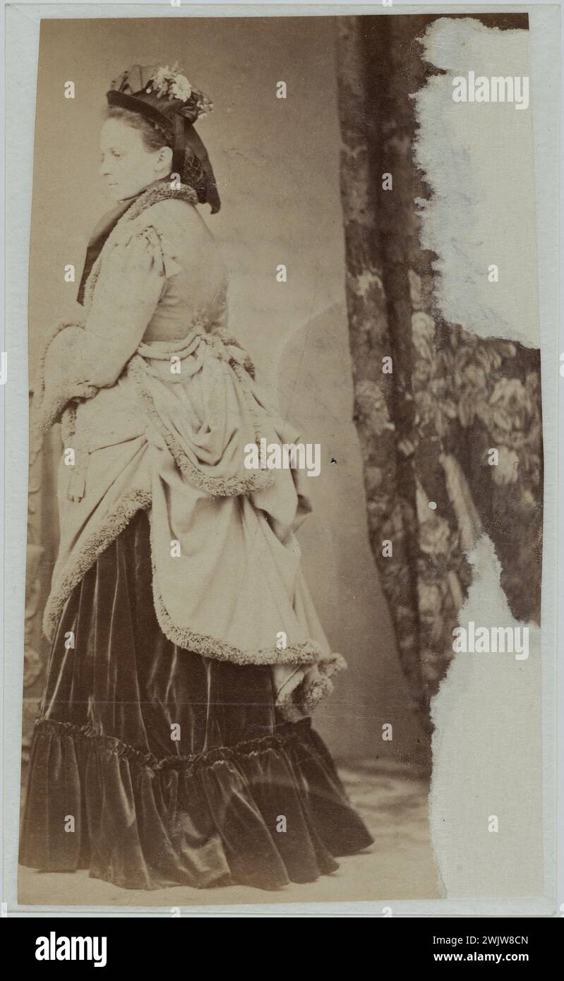 Woman in profile. 1870-1875. Anonymous photography. Galliera, fashion ...