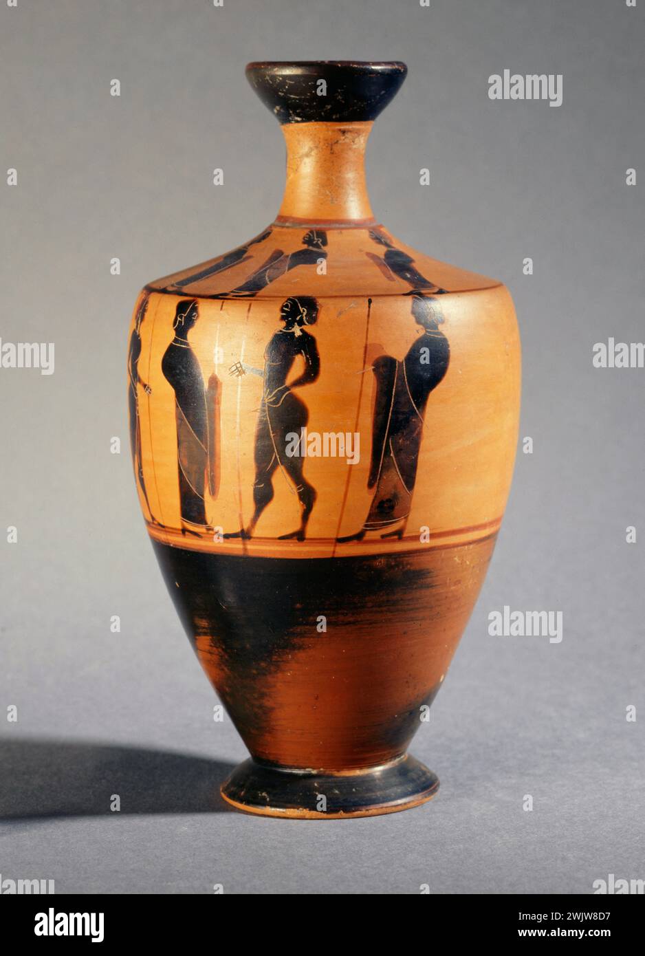 Group of the Hoplite-Leaving-Home. "Lécythe attic with black figures ...