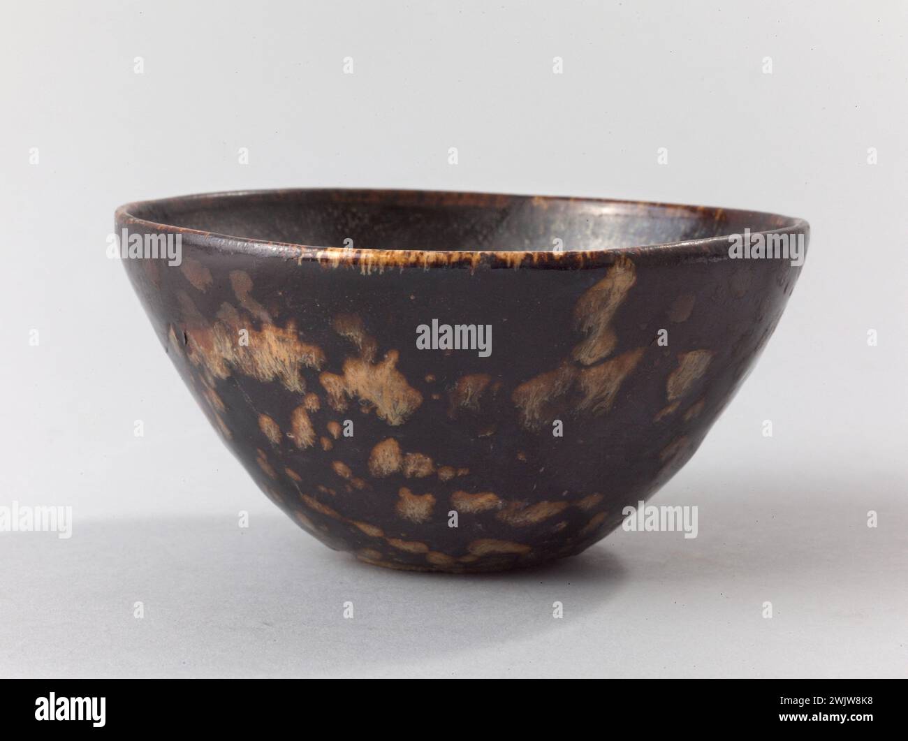 Bowl. "Hare fur" covered sandstone. Paris, Cernuschi museum. 78845-12 ...