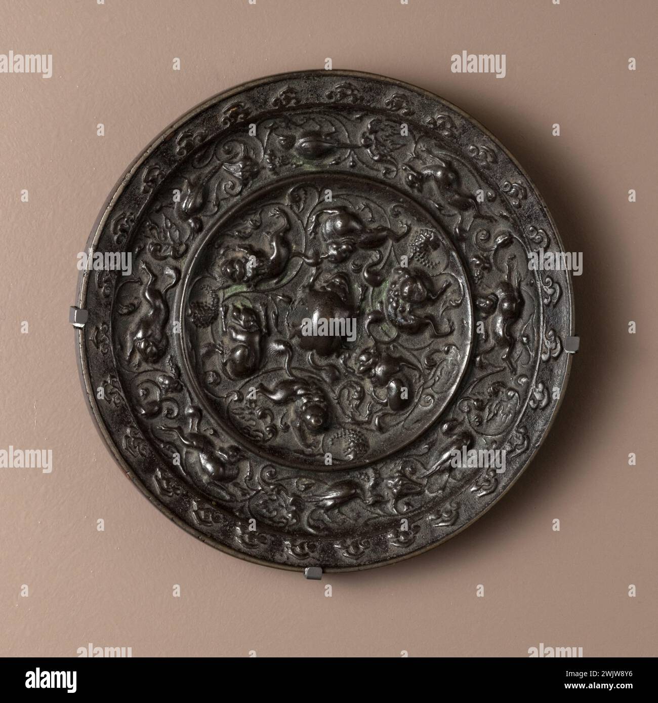 Mirror. Bronze. China. Paris, Cernuschi museum. 70003-54 Asian art ...
