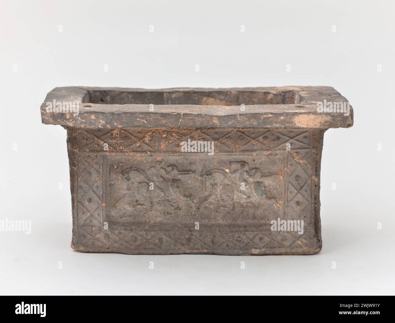 Mingqi: Puit Margelle. Terracotta. Han dynasty (206 BC at 220 AP.J.-C ...