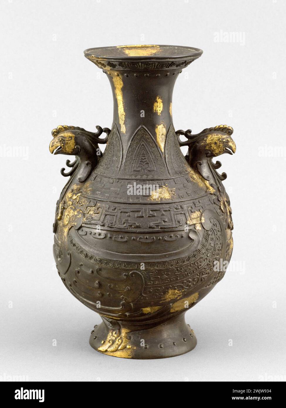Double Phnix vase. Bronze, China, Qing dynasty (1644-1911). Paris, Muse ...