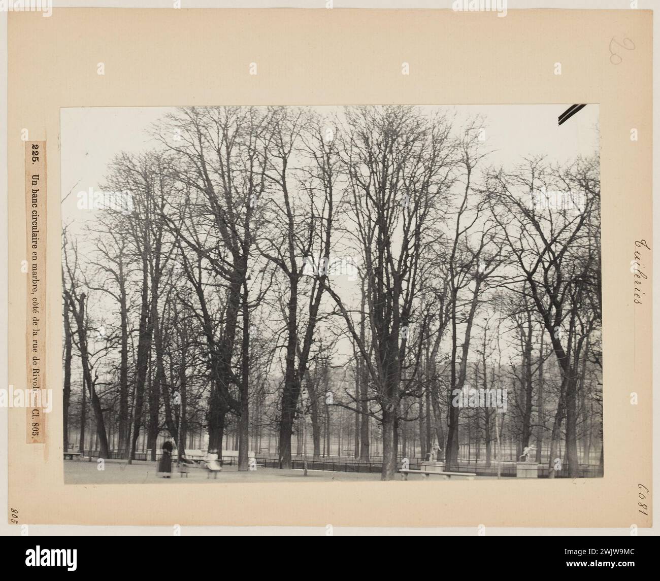 Tuileries garden side hi-res stock photography and images - Alamy