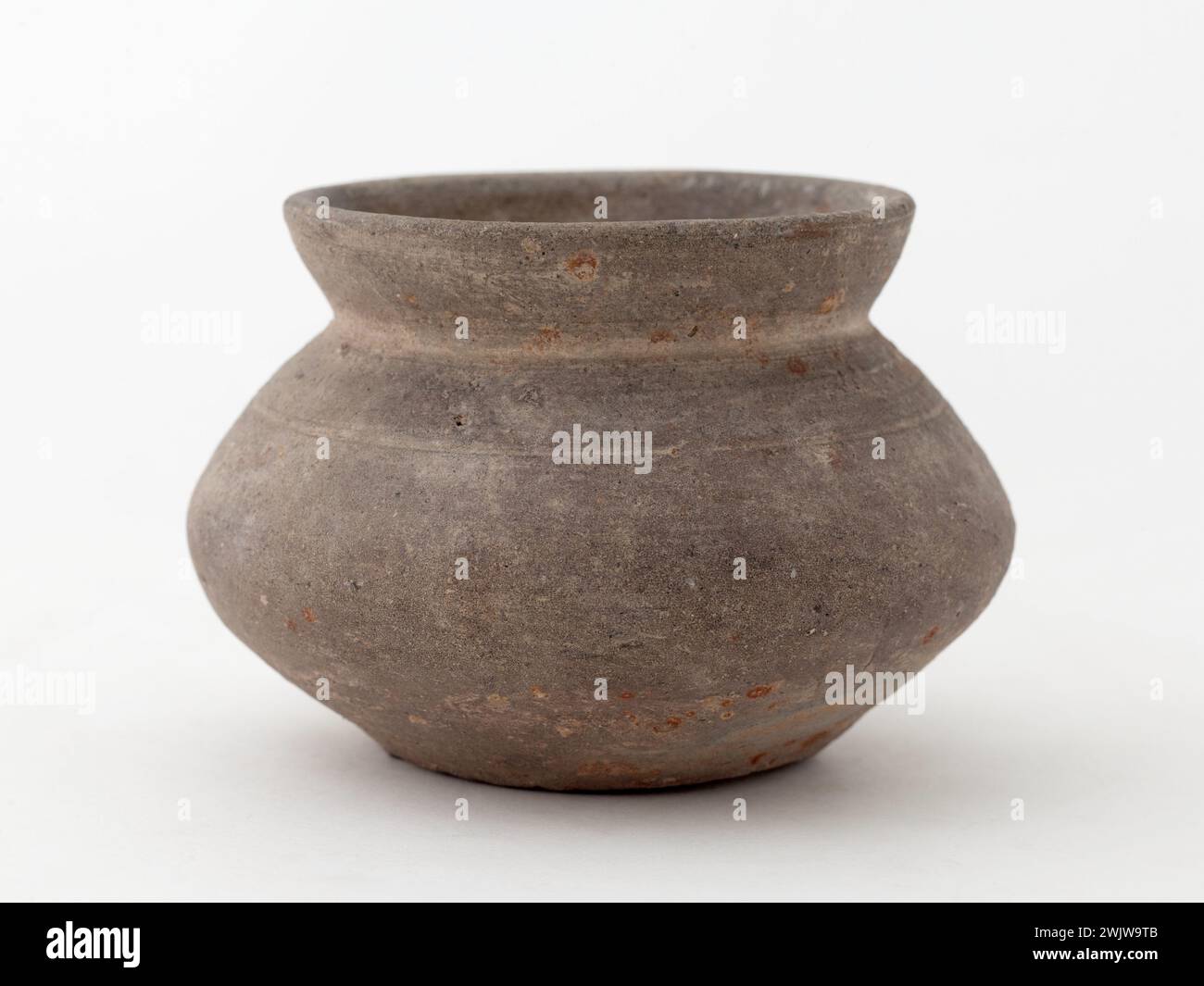 Flared pot hi-res stock photography and images - Alamy