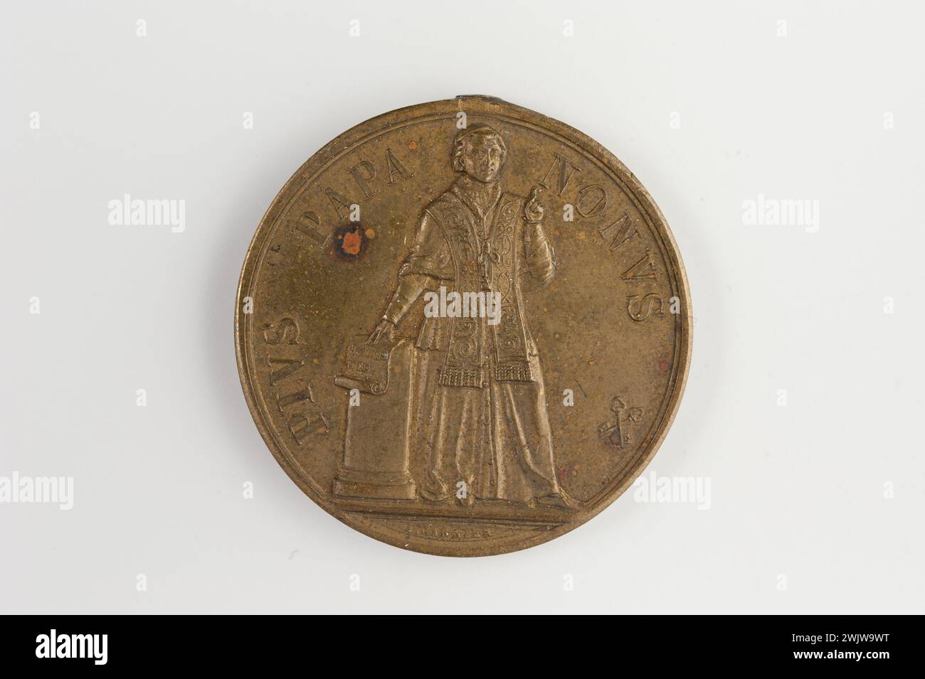 Carnavalet museum, medal collection Right Pius IX at the center, lifts ...