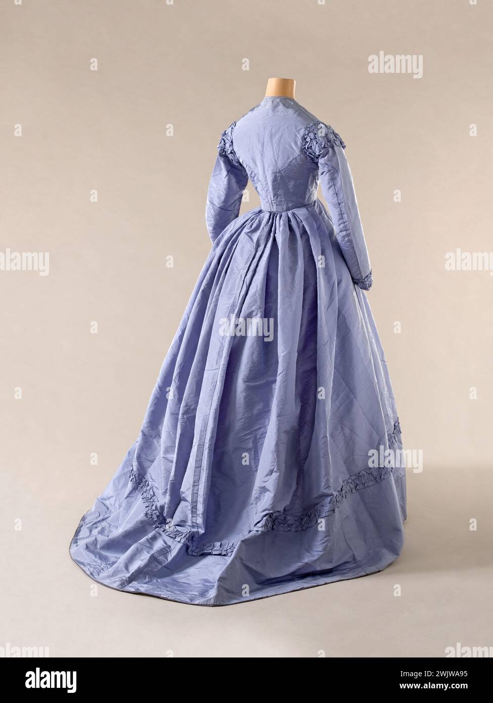 Day dress. Mauve taffeta, seven buttons covered with purple satin ...