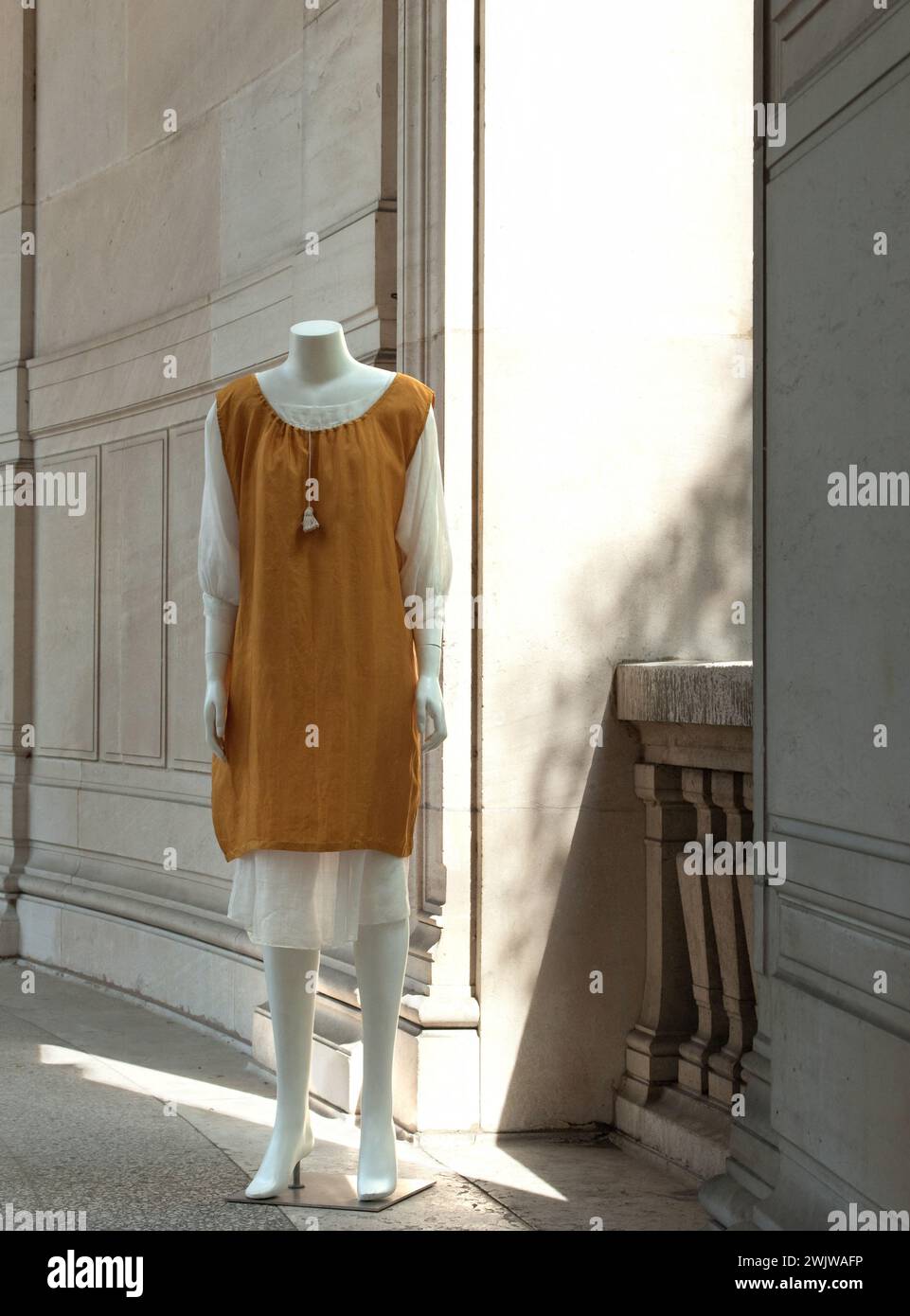 Paul Poiret (1879-1944). Yellow silk interior set, white cotton sail ...