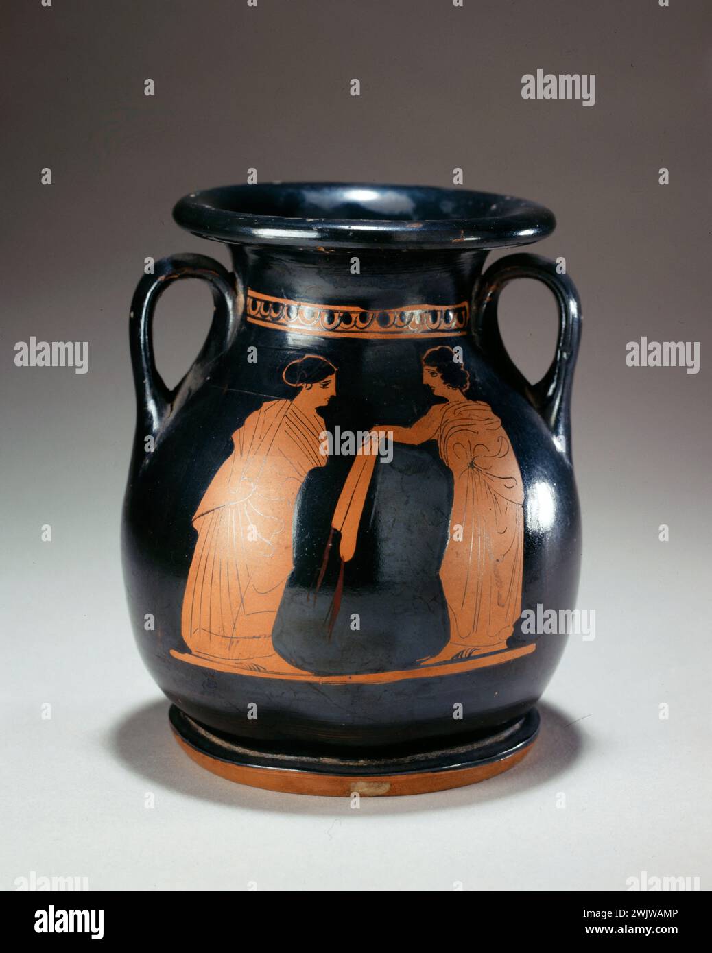 Pelike with red figures in clay of the painter of London (face A ...