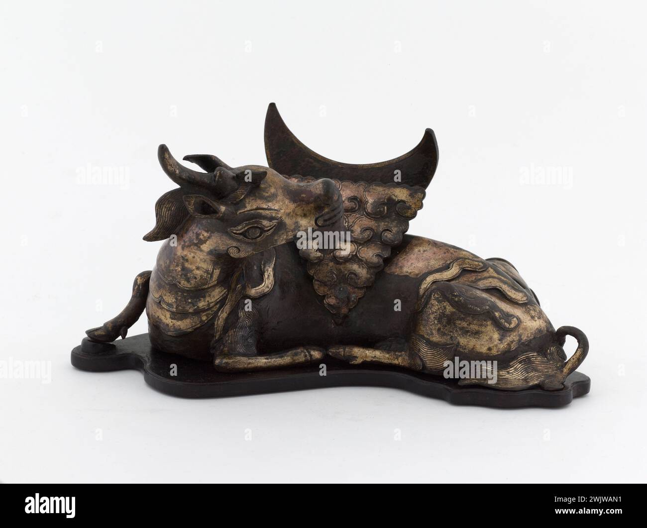 Zoomorphic carrier. Bronze. China. Paris, Cernuschi museum. 70002-8 ...