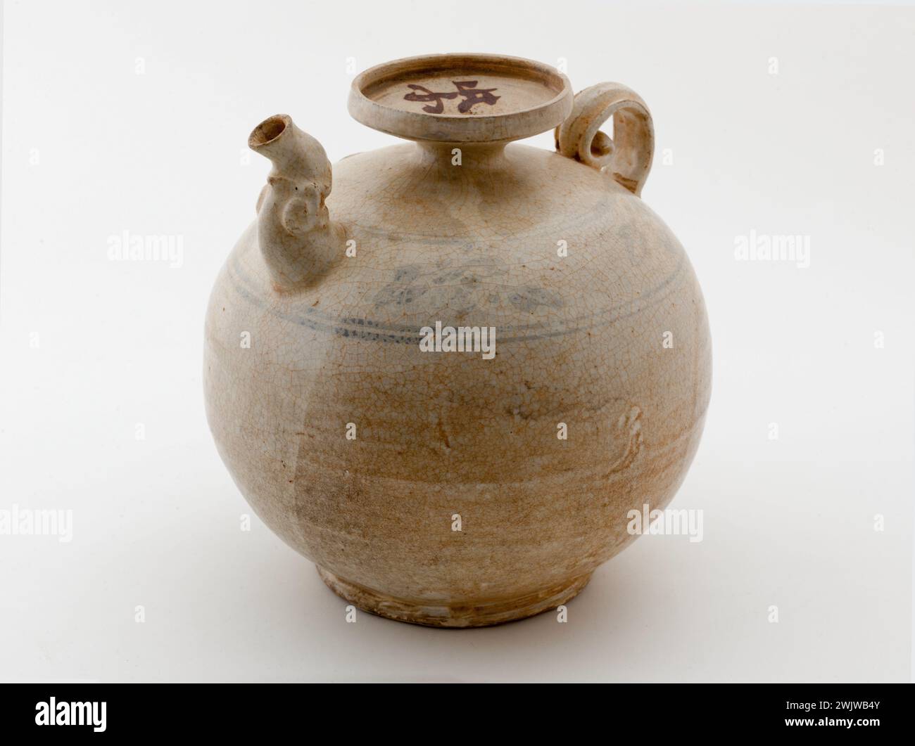 Giocse Hioco ". Paris, Musée Cernali. 100126-20 Handle, spout, ceramic ...