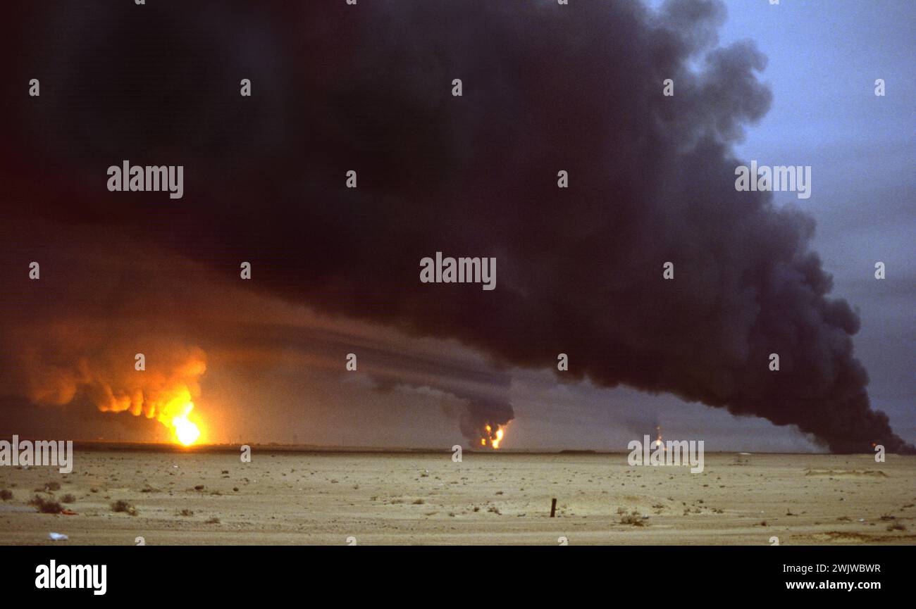 Oil well fire hi-res stock photography and images - Alamy