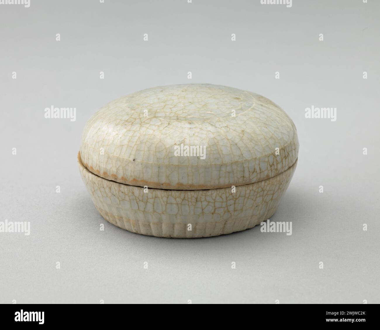 Changsha (ceramic production center), box (usual name), 0907. Qingbai ...