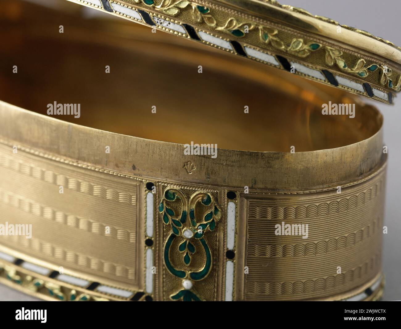 Damn in chopped and enameled gold decorated with a painted enamel ...