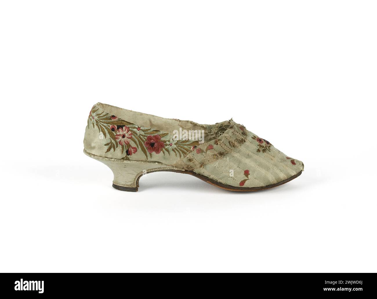 Anonymous, shoe, 1780. Silk shaped Pékinée cream on the stem and blue ...