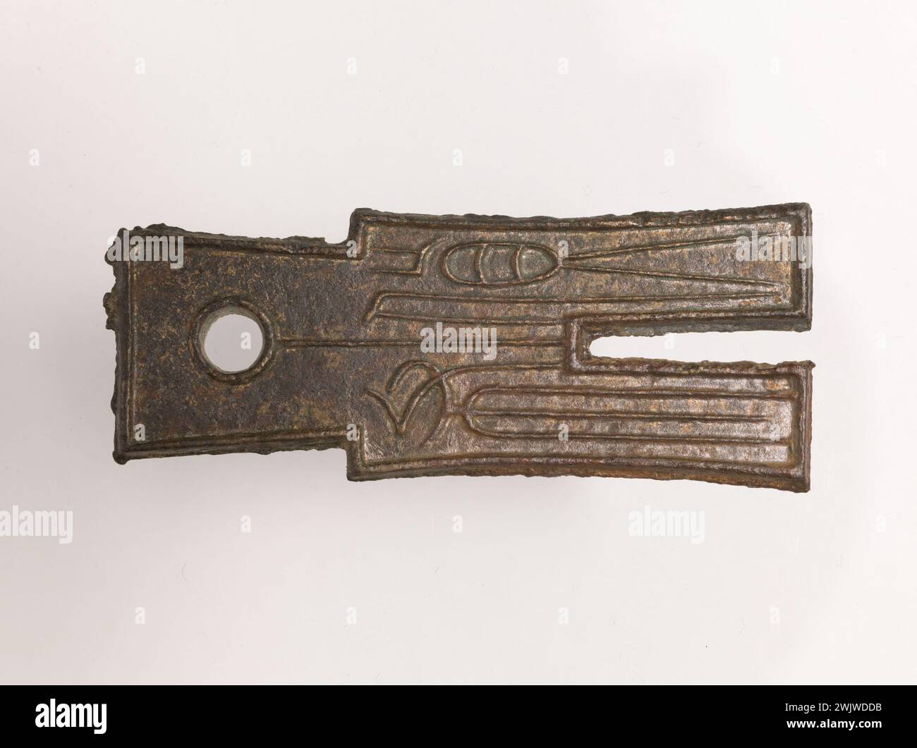 Cash. Copper alloy, China, Xin dynasty. Paris, Cernuschi museum. Asian ...