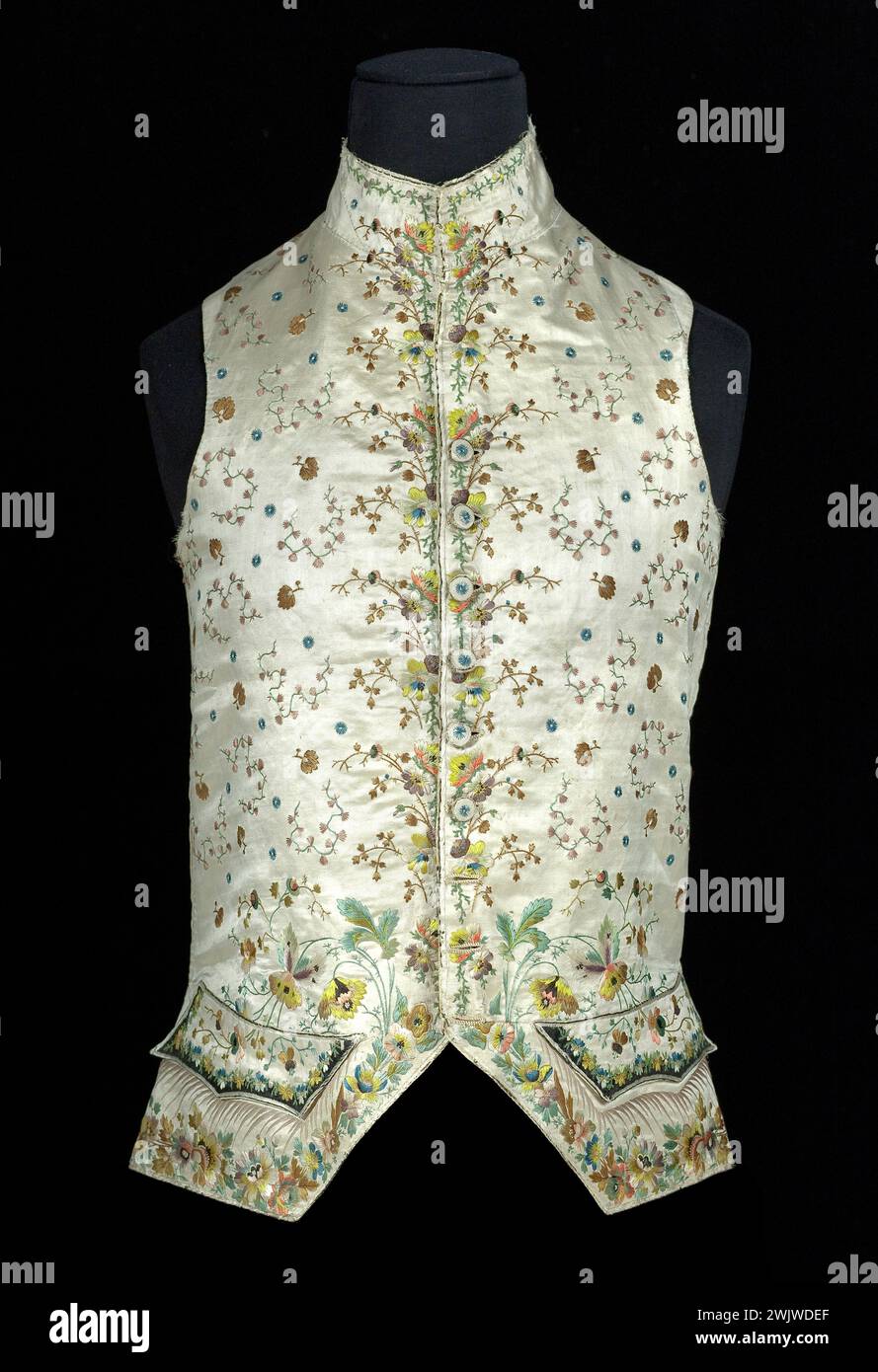 Vest. Cream silk satin, embroidery in the past, rod point, launched ...